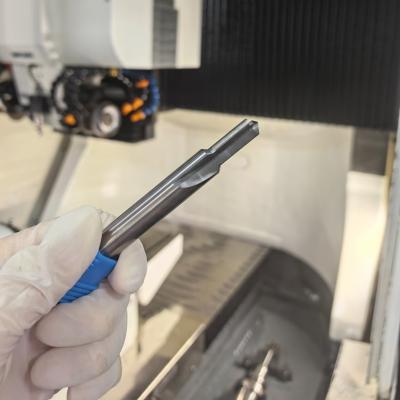 Cina Punta a gradino in carburo a 2 taglienti da 8,7 mm personalizzata con refrigerante e rimozione trucioli fluida in vendita