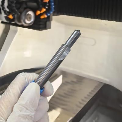 Cina Punta a gradino in carburo a 2 taglienti da 8,7 mm personalizzata con refrigerante e rimozione trucioli fluida in vendita