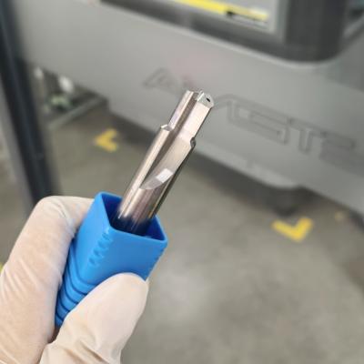 Cina Punta per trapano in metallo duro integrale anti-scheggiatura con refrigerante passante per fori profondi, superficie liscia, OEM in vendita