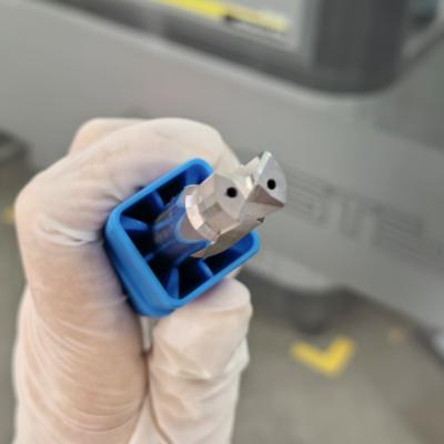 Cina Punta per trapano in metallo duro integrale anti-scheggiatura con refrigerante passante per fori profondi, superficie liscia, OEM in vendita