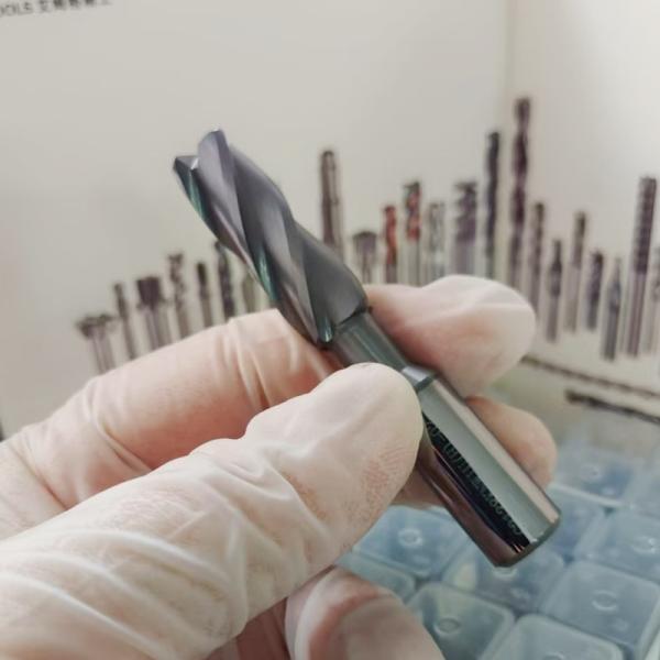 Quality Custom Size 4 Flute Carbide End Mill Bits For 62HRC Hardened Steel Machining for sale