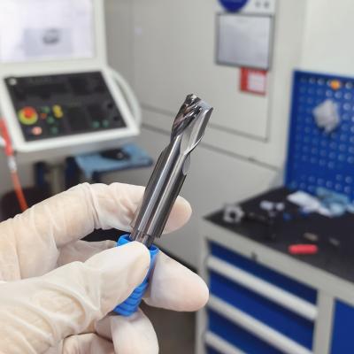 Cina Prodotto di raffreddamento OEM attraverso trapano a carburo a fondo piatto per la lavorazione di buchi ciechi in vendita