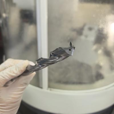 Cina Punta per trapano a spirale in metallo duro massiccio per fori profondi ad alta durezza 16mm con refrigerante interno in vendita
