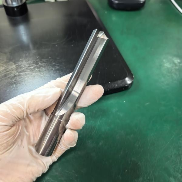 Quality Internal Coolant Solid Carbide Drill Bit Straight Flute Drill Wear Resistant Customized for sale
