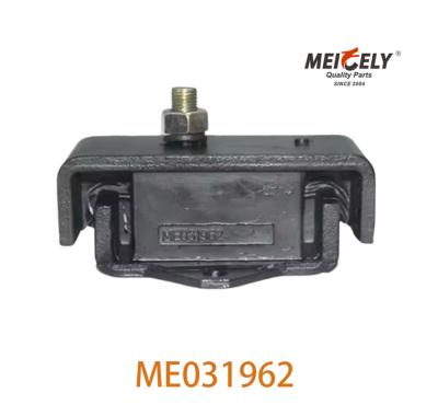 中国 OEM ME031962 三?? Fuso 6D14用のエンジンマウント 販売のため