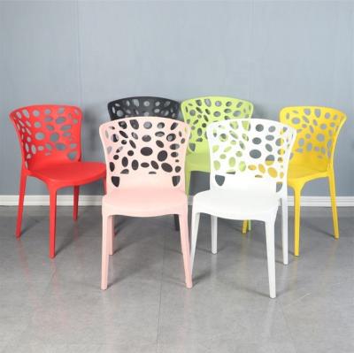 China Laadvermogen van 840pcs/40HQ Full PP Plastic Restaurant Eetstoelen met OEM Kleuren Te koop