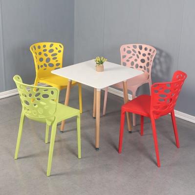 China Laadvermogen van 840pcs/40HQ Full PP Plastic Restaurant Eetstoelen met OEM Kleuren Te koop