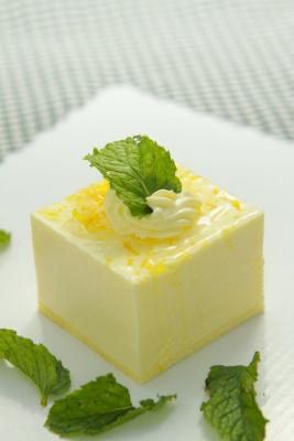 Cina Portata naturale degli esteri E491 di acido grasso del sorbitano degli emulsionanti alimentari della cera 1338-41-6 giallastro in vendita