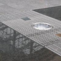 China Hot DIP Galvanized Steel Stair Tread Grating - 20-100mm Bearing Bars, 3-5kPa Load Capacity for sale