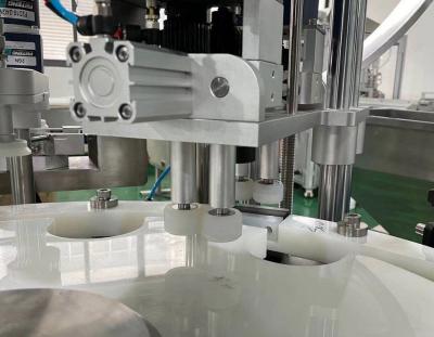 China Automatic Rotary Type Automatic Glass Bottle Sealing And Capping Machine 2000bph for sale
