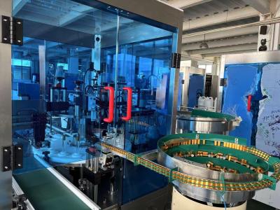 China Precision Perfume Bottle Filling Machine Crimping Labeling 1000-1800BPH Gear Pump for sale