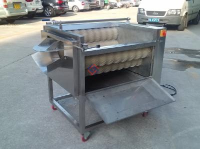 中国 高い効率的に果物と野菜のピーラー機械ブラシのローラー長く800mm 販売のため