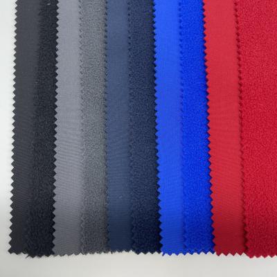 Cina 145 cm Tissu impermeabile a guscio morbido Multicolore Peso 270-330 gm in vendita