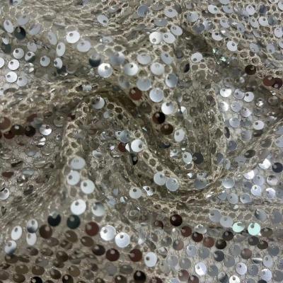Cina Tela ricamata a maglia luccicante 70% poliestere colore di riso per decorare abito da sera in vendita