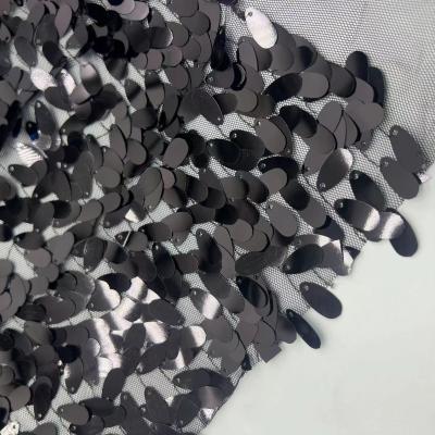 Cina Colore nero classico 100% poliestere seghe tessuto ricamo per abiti da abbigliamento in vendita