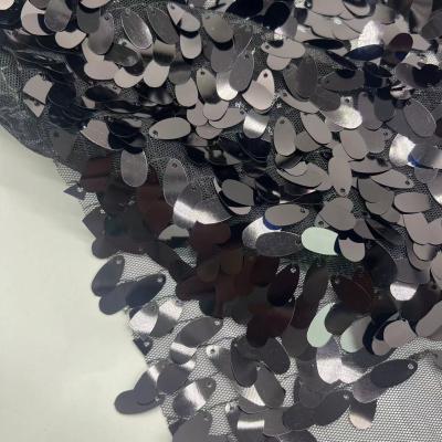 Cina Colore nero classico 100% poliestere seghe tessuto ricamo per abiti da abbigliamento in vendita