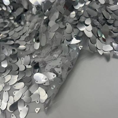 Cina tessuto di ricamo classico di paccolette colore bianco 100% tessuto di poliestere per abbigliamento decorativo in vendita