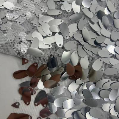 Cina tessuto di ricamo classico di paccolette colore bianco 100% tessuto di poliestere per abbigliamento decorativo in vendita