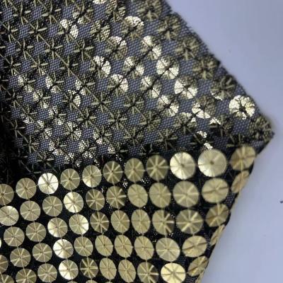 Cina Tissu ricamato 100% P colore oro per decorazioni da uomo camicia da sequin in vendita