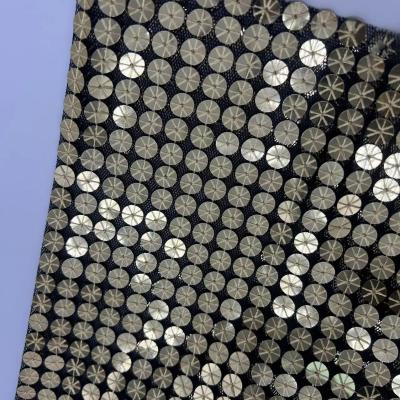 Cina Tissu ricamato 100% P colore oro per decorazioni da uomo camicia da sequin in vendita