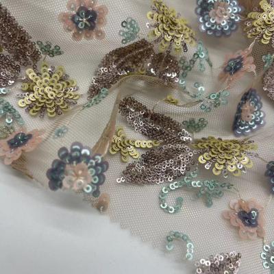 Cina Tela ricamata a seghe colorate 100% poliestere buona per abiti a seghe in vendita
