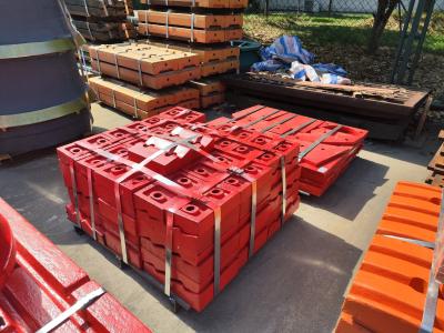 Cina Il martello Antivari di PFW1214 CR26 e l'usura del manganese placcano il piatto della fodera del frantumatore a urto PF1010 1210 1315 in vendita