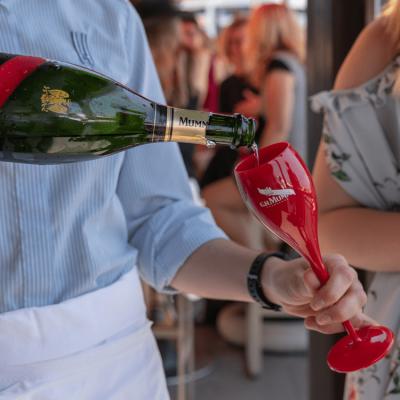 Cina ODM Shatterproof Red Plastic Champagne Glasses For Trade Show in vendita