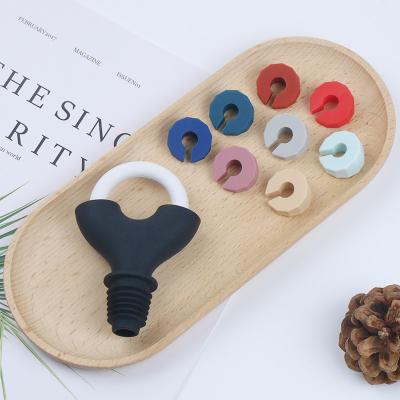 Cina Pulltex Rainbow Wine Bottle Stopper With 8 Glass Identifiers Silicone Charm in vendita