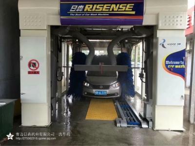 Cina Pre-lavaggio con acqua ad alta pressione Macchina per lavaggio auto su misura in vendita