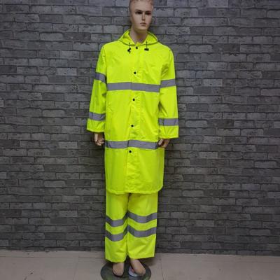 Cina Impermeabile con le strisce riflettenti, impermeabile dello SGS di verde EN71 con il cappuccio in vendita
