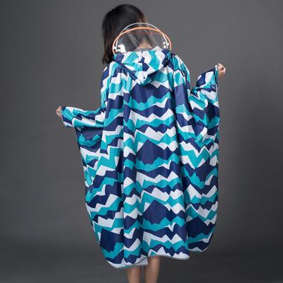 Cina impermeabile impermeabile respirabile con il materiale del cappuccio TPU antivento in vendita