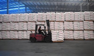 Cina Polvere di melamina pura 99,9% Purezza Affidata dal Vietnamese Chemical Melamine Toilet Seat in vendita