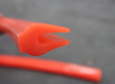 China La alta elasticidad sacó poliuretano con la banda transportadora del perfil de U para la industria textil en venta