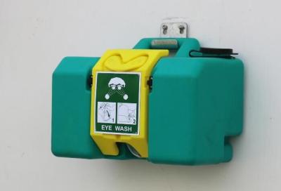 China 8 Gallons Gravity Flow Emergency Safety Shower Portable Peruafety Equipments for sale