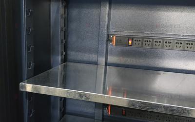China Leakageproof ZOYET Professional Fireproof Battery Charging Cabinet for sale
