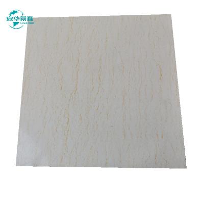 中国 1220mm幅サンドイッチパネル、曲げやすく成形が容易で多様な用途に 販売のため