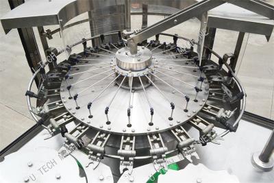 China tampão de parafuso triplicar-se do PLC 7.5kw de 18000Bph Juice Bottle Filling Machine à venda