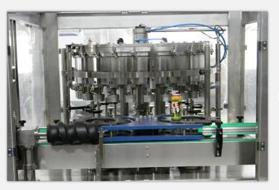 Cina La macchina di rifornimento della latta di alluminio SUS304 500ml ha carbonatato la macchina di rifornimento della bibita in vendita