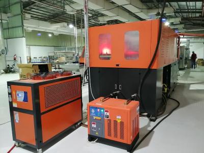 China Máquina que sopla de la botella semi automática del ANIMAL DOMÉSTICO de la máquina del moldeo por insuflación de aire comprimido del ISO 2000bph en venta