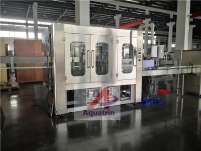 Cina 1.9kw 2000BPH ha carbonatato l'acciaio inossidabile dello SpA dell'imbottigliatrice della bevanda in vendita