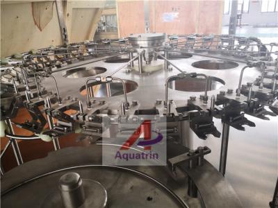 Cina La bevanda gassosa della soda della macchina di rifornimento della latta di alluminio beve la tappatrice in vendita
