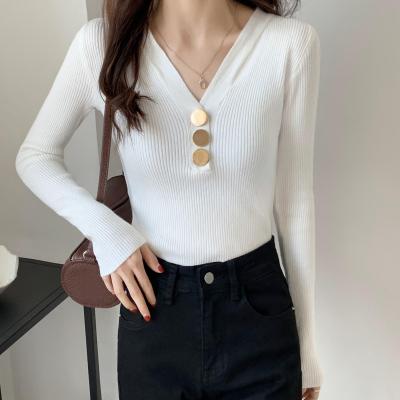 Cina Le signore lungamente collegano il pullover con un manicotto che il collo a V profondo tricotta il maglione con i bottoni in vendita