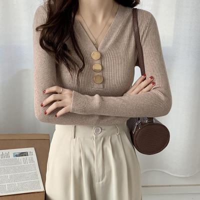 Cina Le signore lungamente collegano il pullover con un manicotto che il collo a V profondo tricotta il maglione con i bottoni in vendita