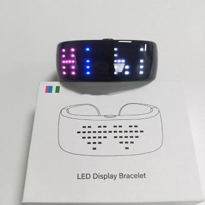 Cina Il APP controlla la ricarica programmabile di USB del braccialetto telecomandato del LED in vendita