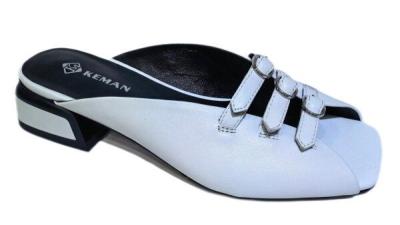 China Ladies Leather Sandals for sale