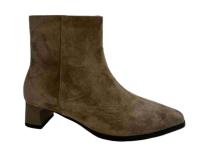 China Ladies Leather Boots for sale