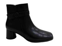 China Ladies Leather Boots for sale