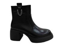 China Ladies Leather Boots for sale
