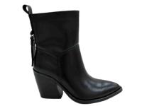 China Ladies Leather Boots for sale
