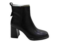 China Ladies Leather Boots for sale